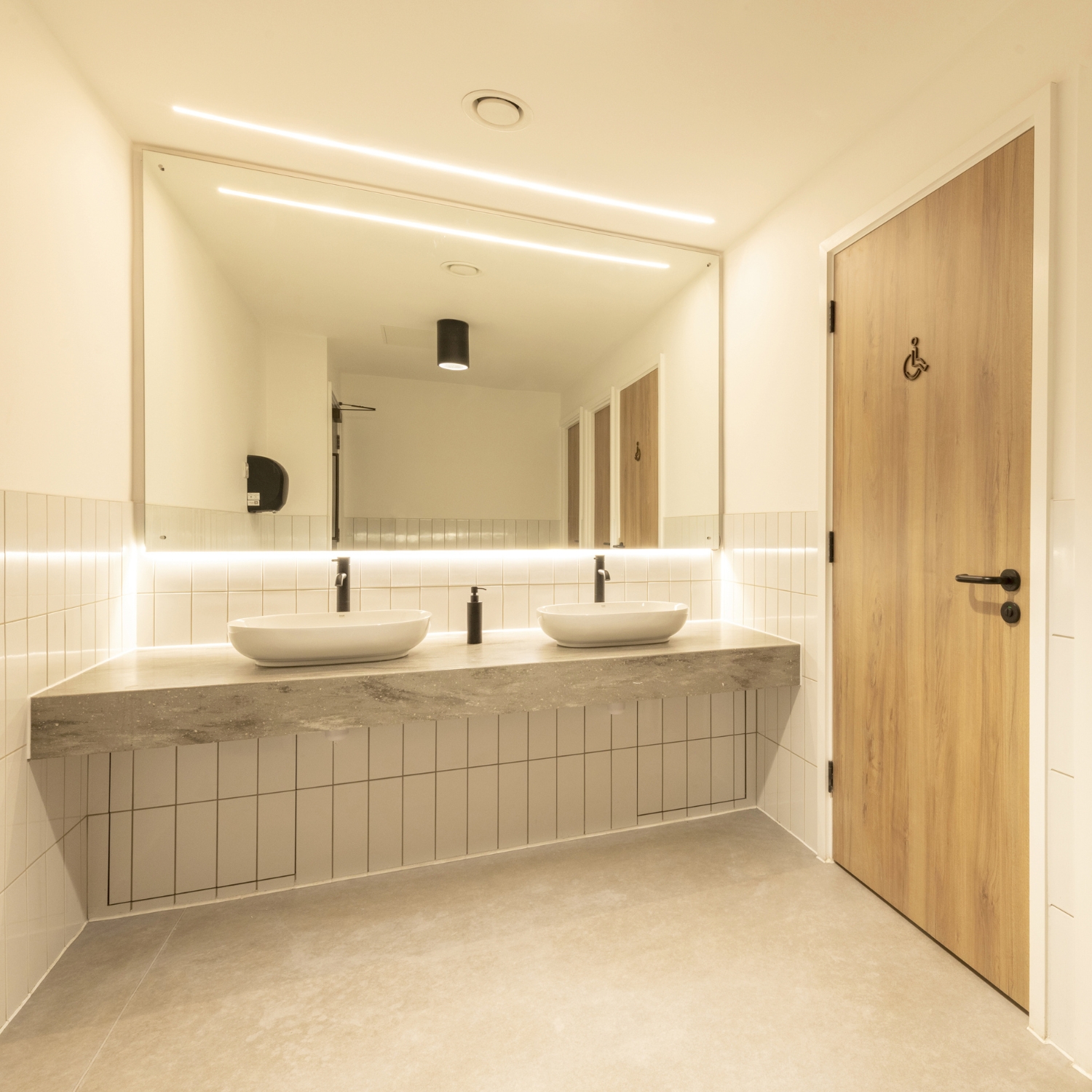 Three-Storey Transformation in Manchester City Centre: St James' Square ...