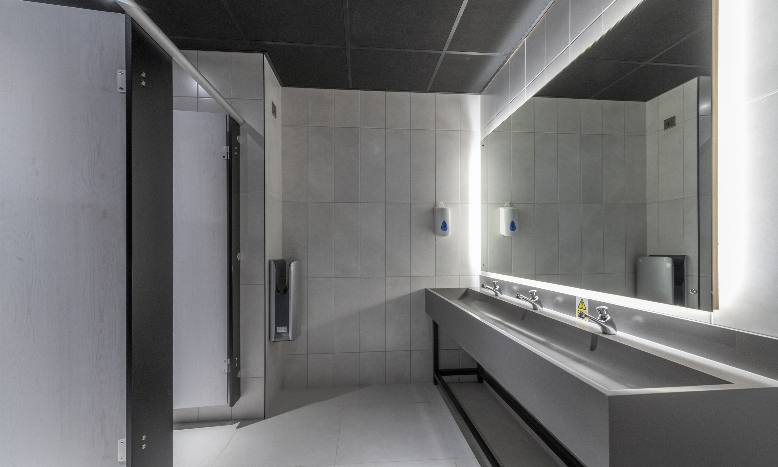 A Modern Washroom and Shower Block Installation for a Leading Gym Chain ...