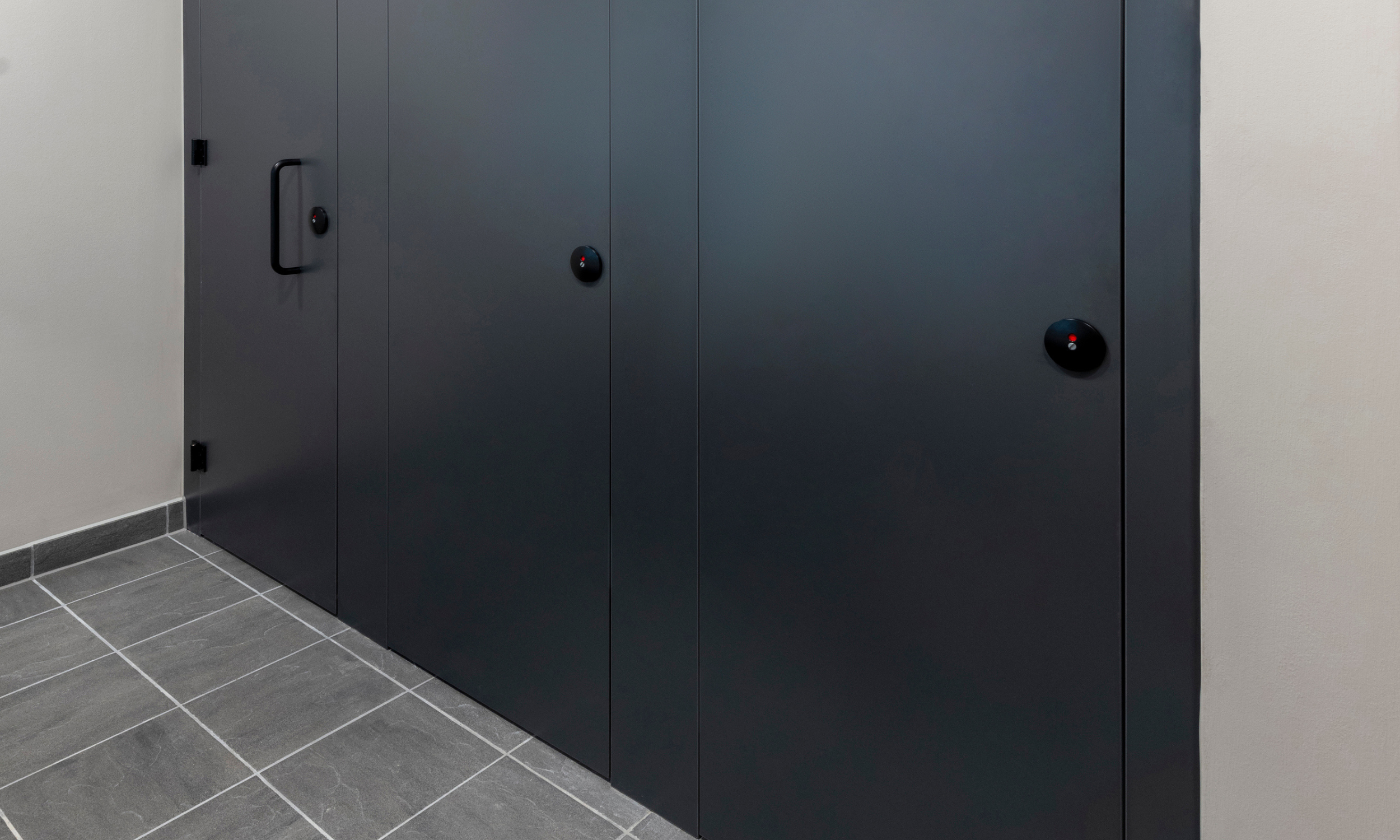 Flush-fronted washroom refurbishment at 1 New York Street, Manchester ...