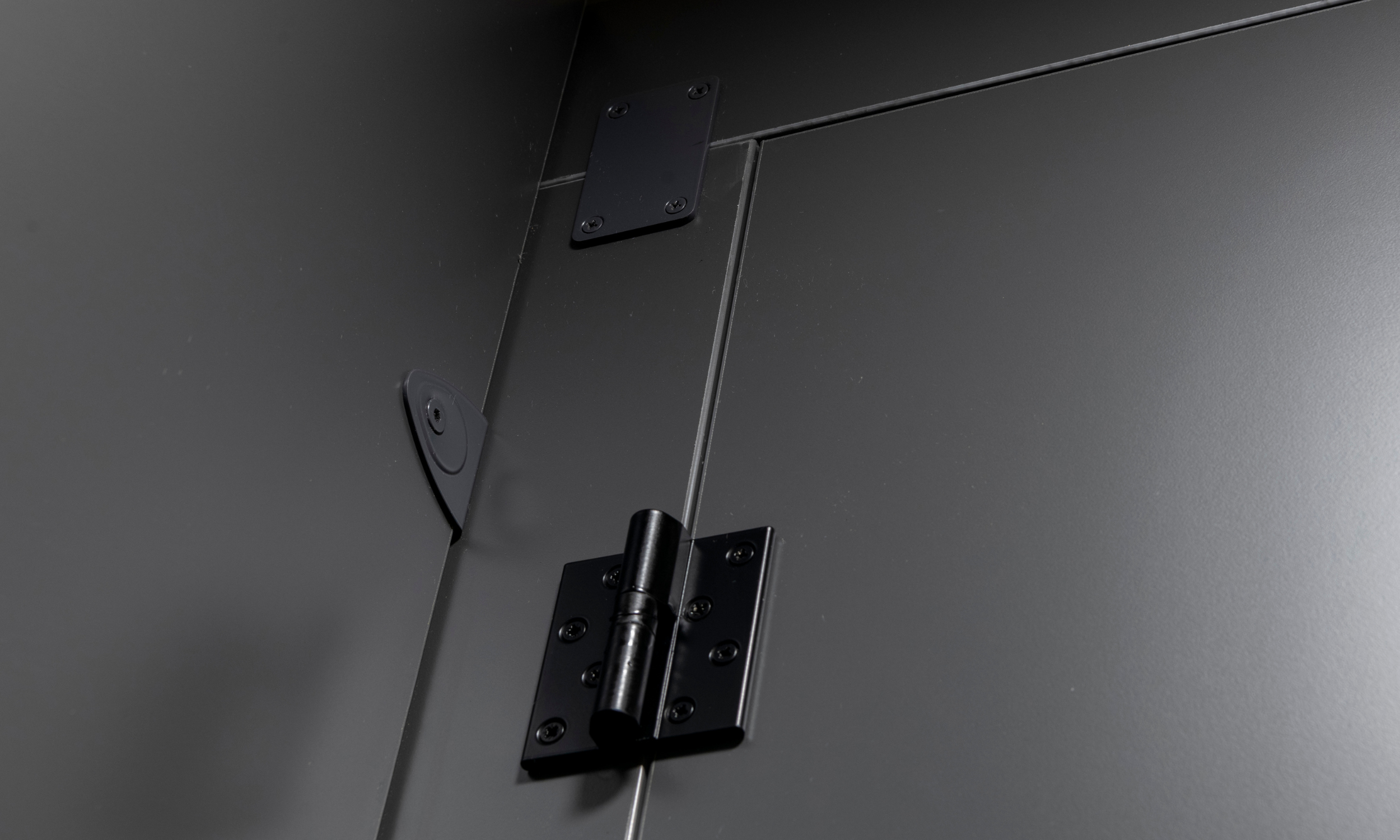 Flush-fronted washroom refurbishment at 1 New York Street, Manchester ...